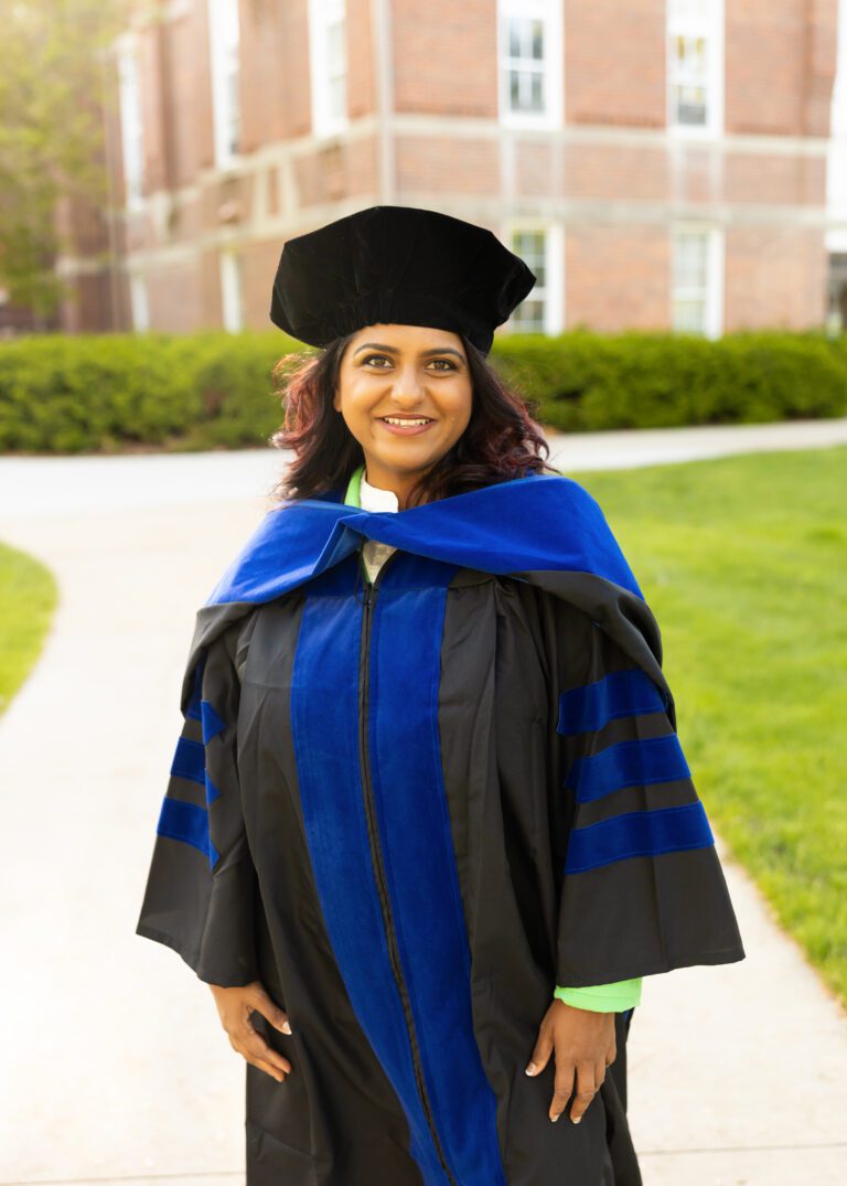 Hello Drake University Grads! Is it time for your cap and gown photos ...